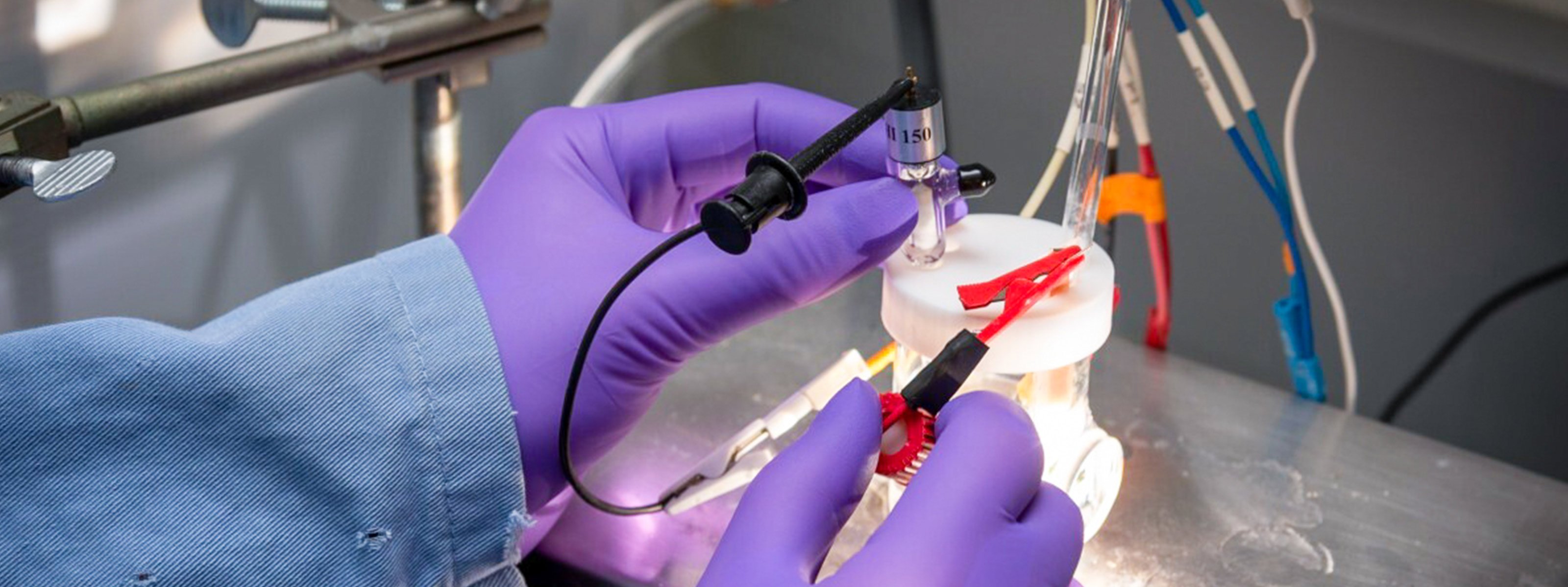 Artificial Photosynthesis Machine Turns Water Into Liquid Fuel