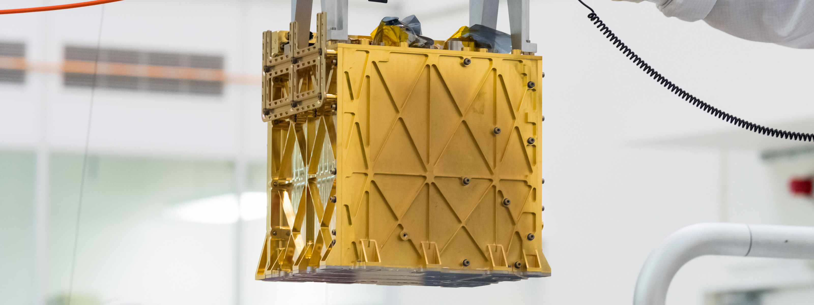 The golden box that could create oxygen on Mars