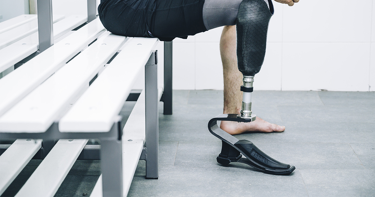 Prosthetic leg uses AI to adjust to different terrains
