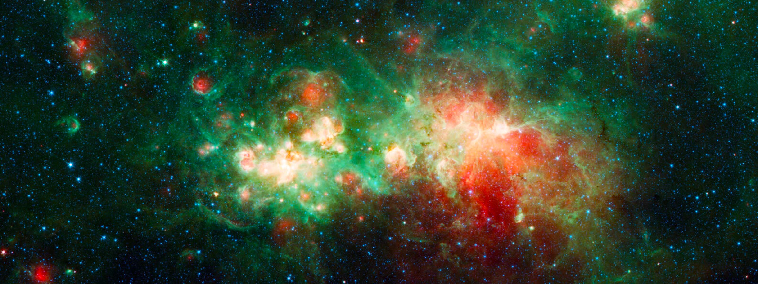 Algorithm quickly simulates massive universes in high-res