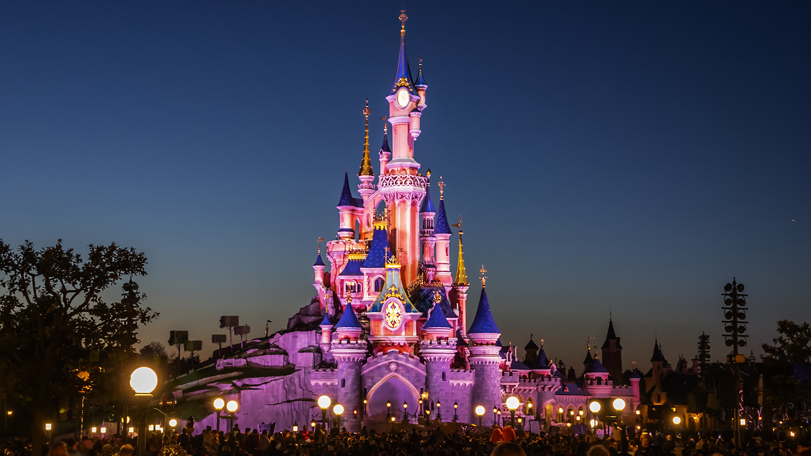 Disney creates “Virtual World Simulator” for its theme parks
