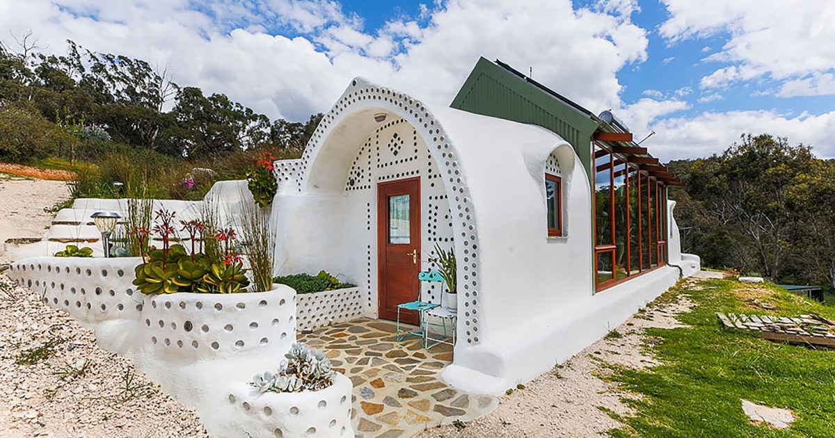 Earthships: The sustainable buildings made from trash