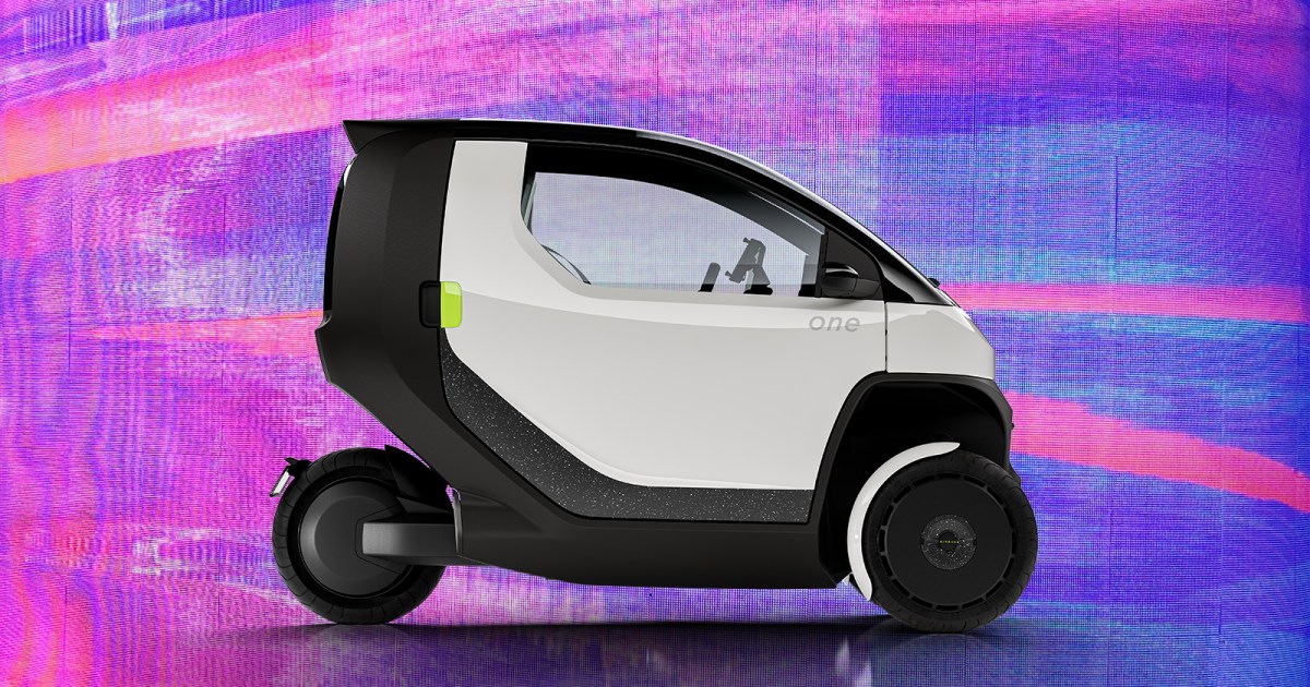 This compact electric vehicle wants to combine a scooter and a car