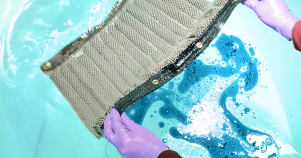 Engineering oleophilic sponges to save the oceans