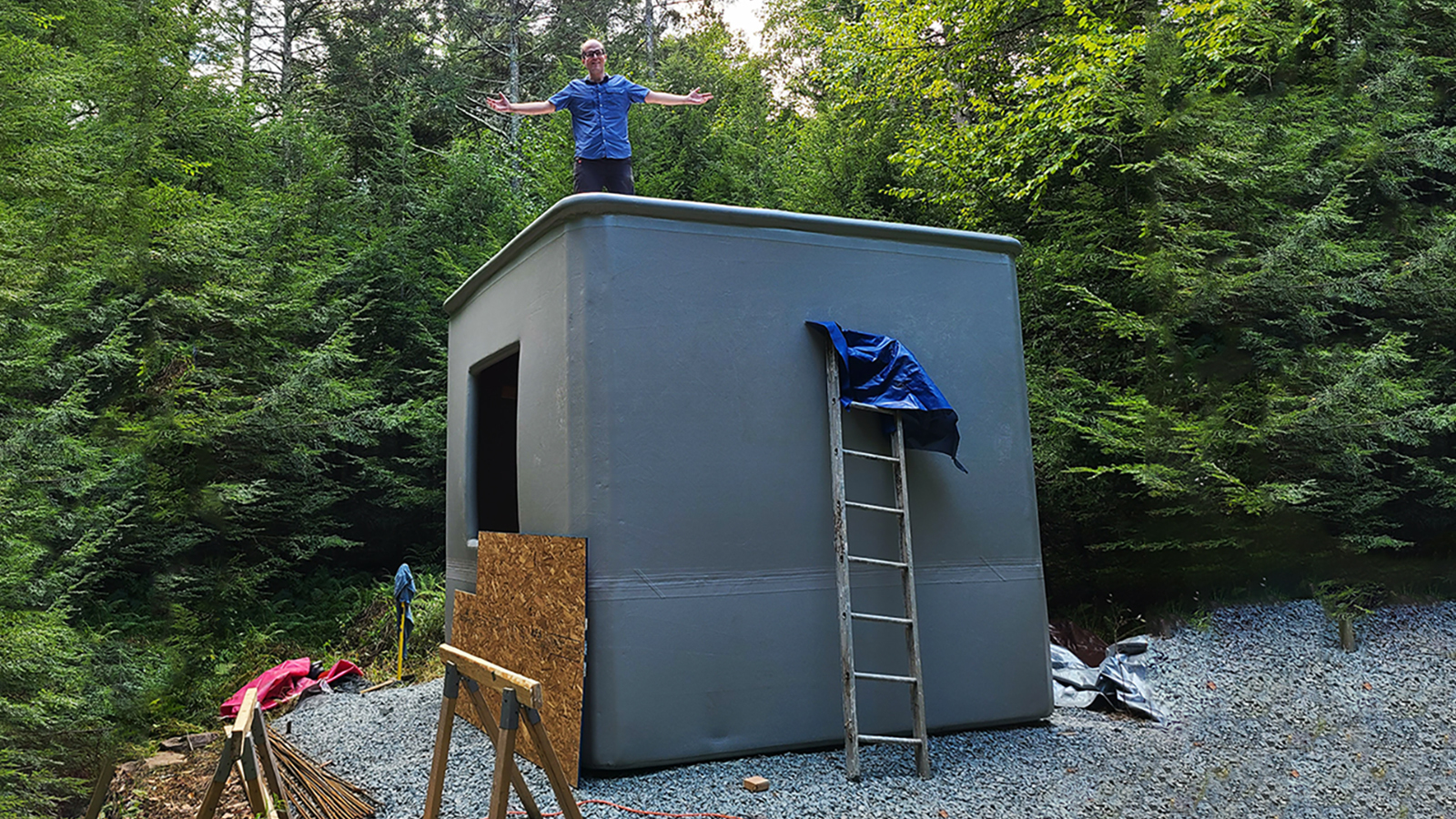 Startup builds tiny “inflatable” concrete house in 2 hours