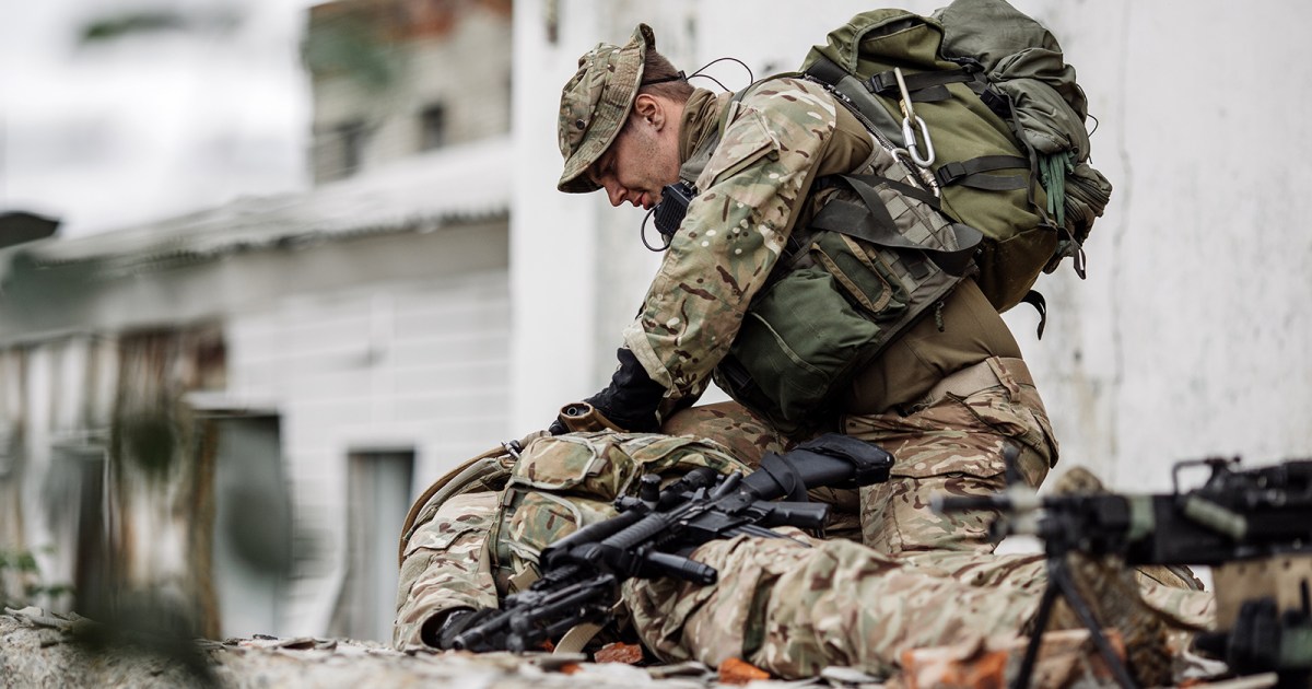 Medical triage robot to treat injured soldiers on the battlefield