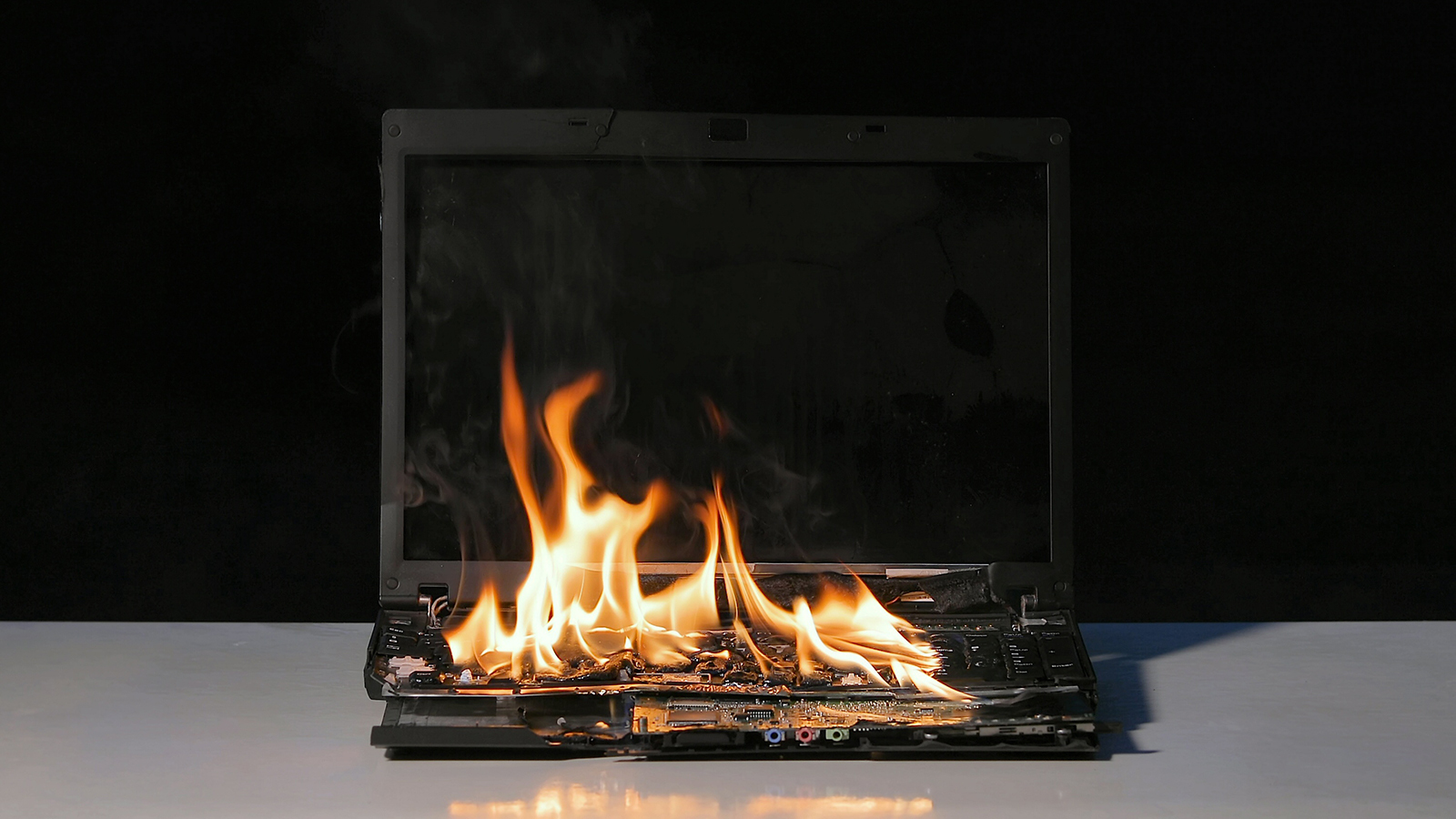 Extra-salty lithium battery less likely to catch fire