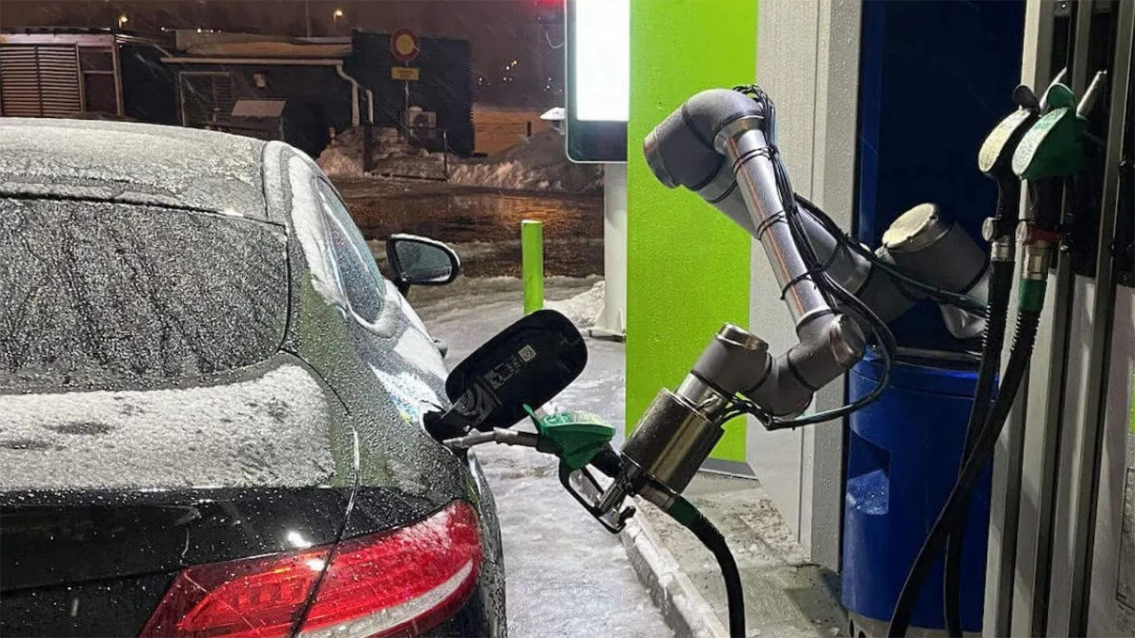 Gas-pumping robot lets you stay in your car when it’s cold out