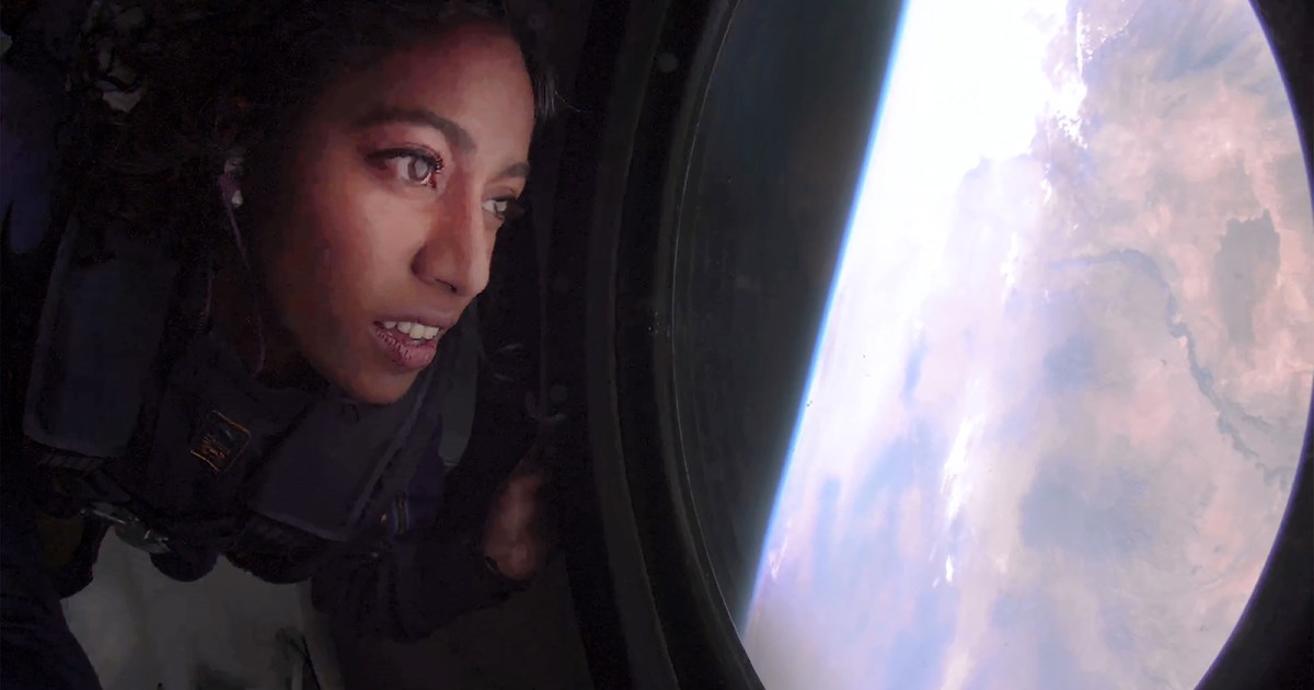 Virgin Galactic sets dates for first commercial space flights