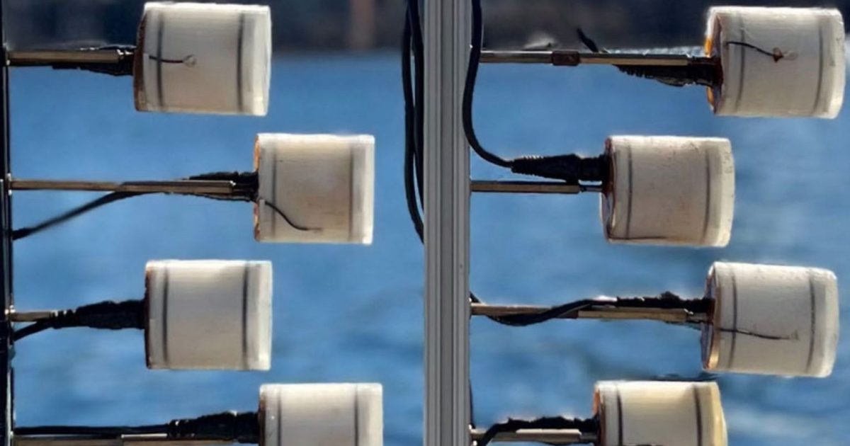 Device offers long-distance, low-power underwater communication