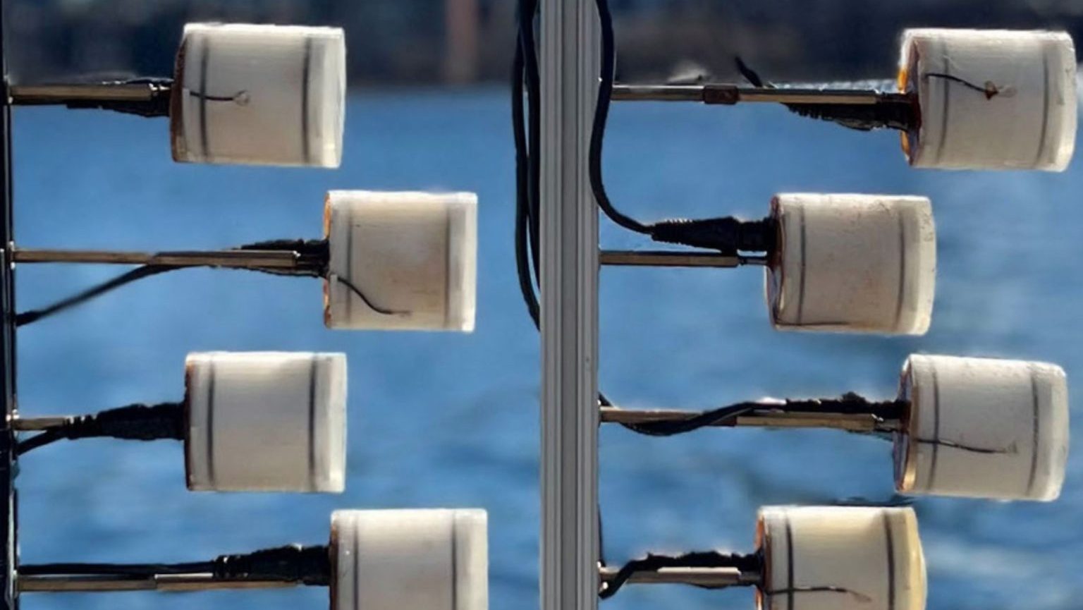 Device offers long-distance, low-power underwater communication