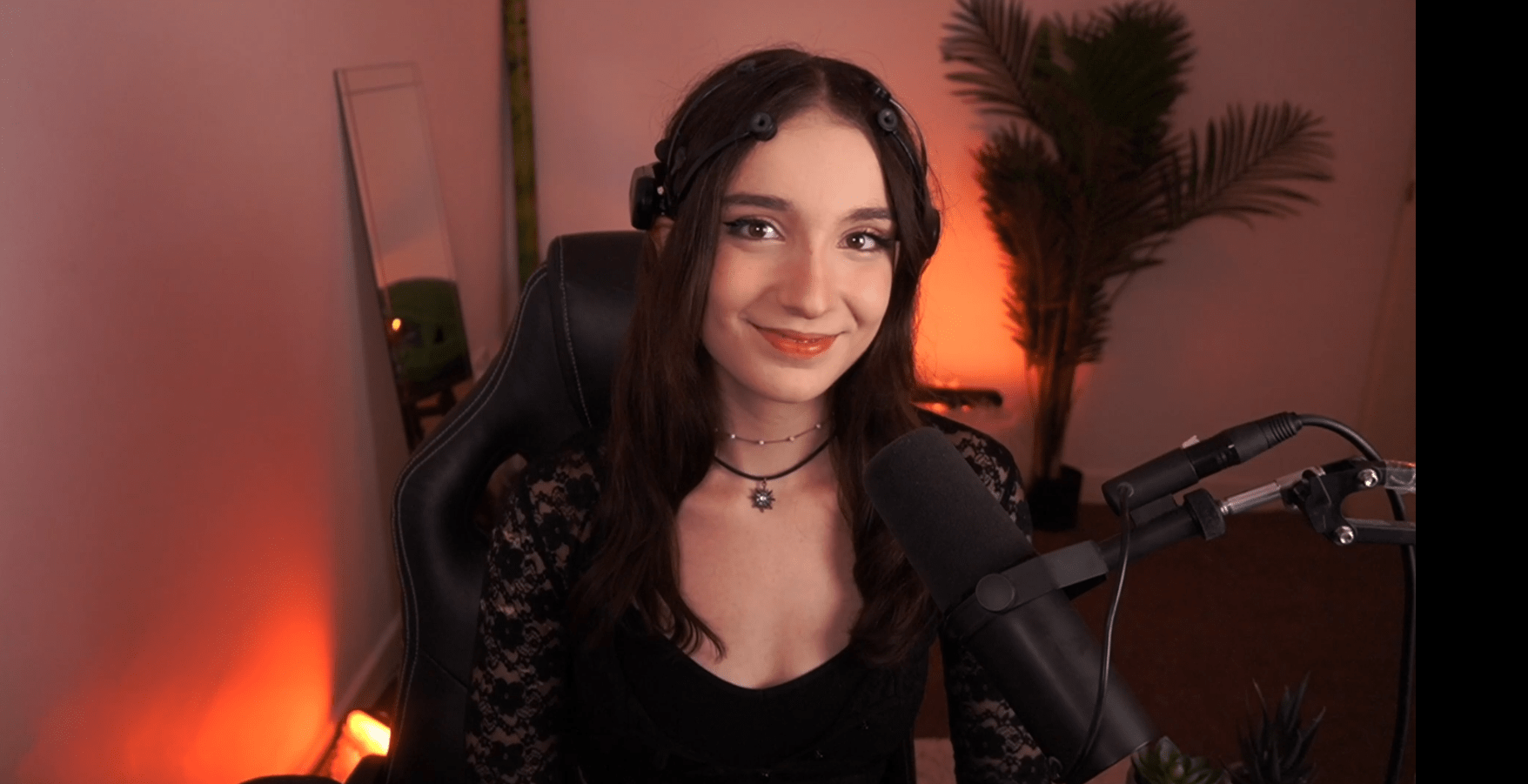 How one streamer learned to play video games with only her mind - Freethink